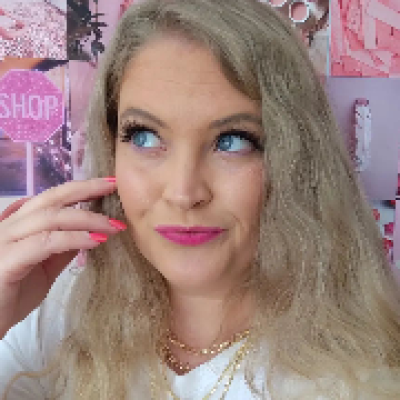 Mackenzie Roach's Instagram, Twitter & Facebook on IDCrawl